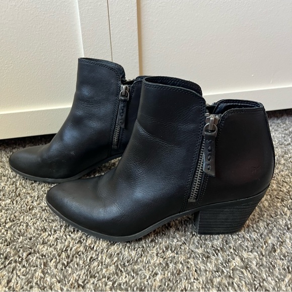 Frye | Shoes | Frye Womens Judith Black Leather Zip Booties Boots Size ...